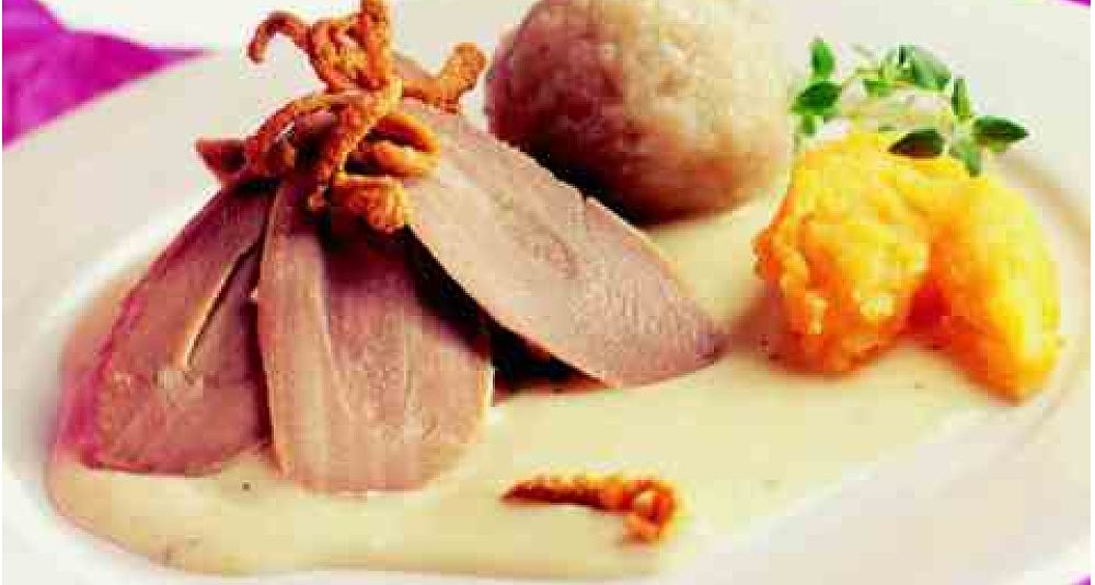 Oppskrift på Lettsaltede kalkunlår med raspeballer - Aperitif.no